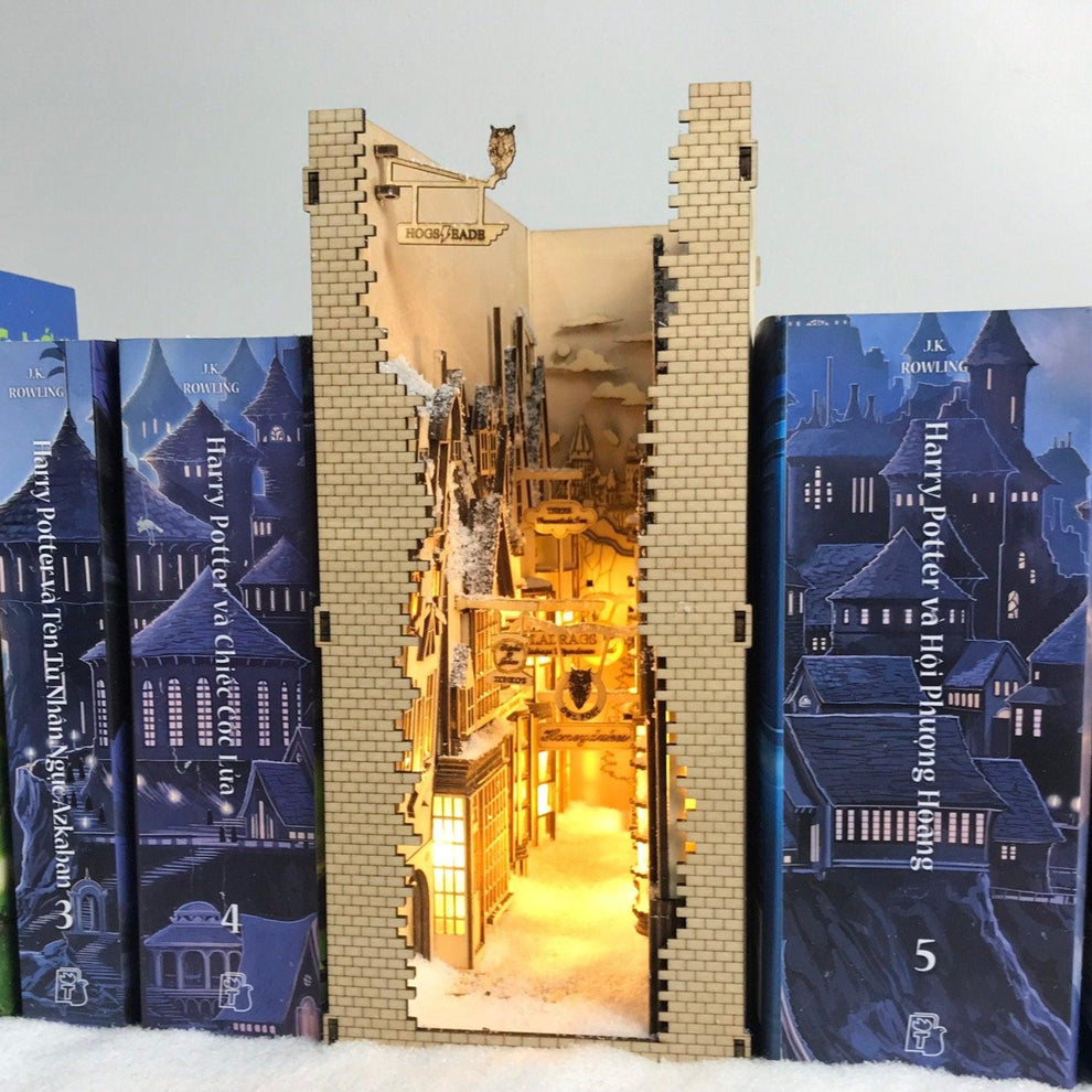 DIY Book Nook - Hogsmade Village Book Nook - DIY Magic Book Nook ...